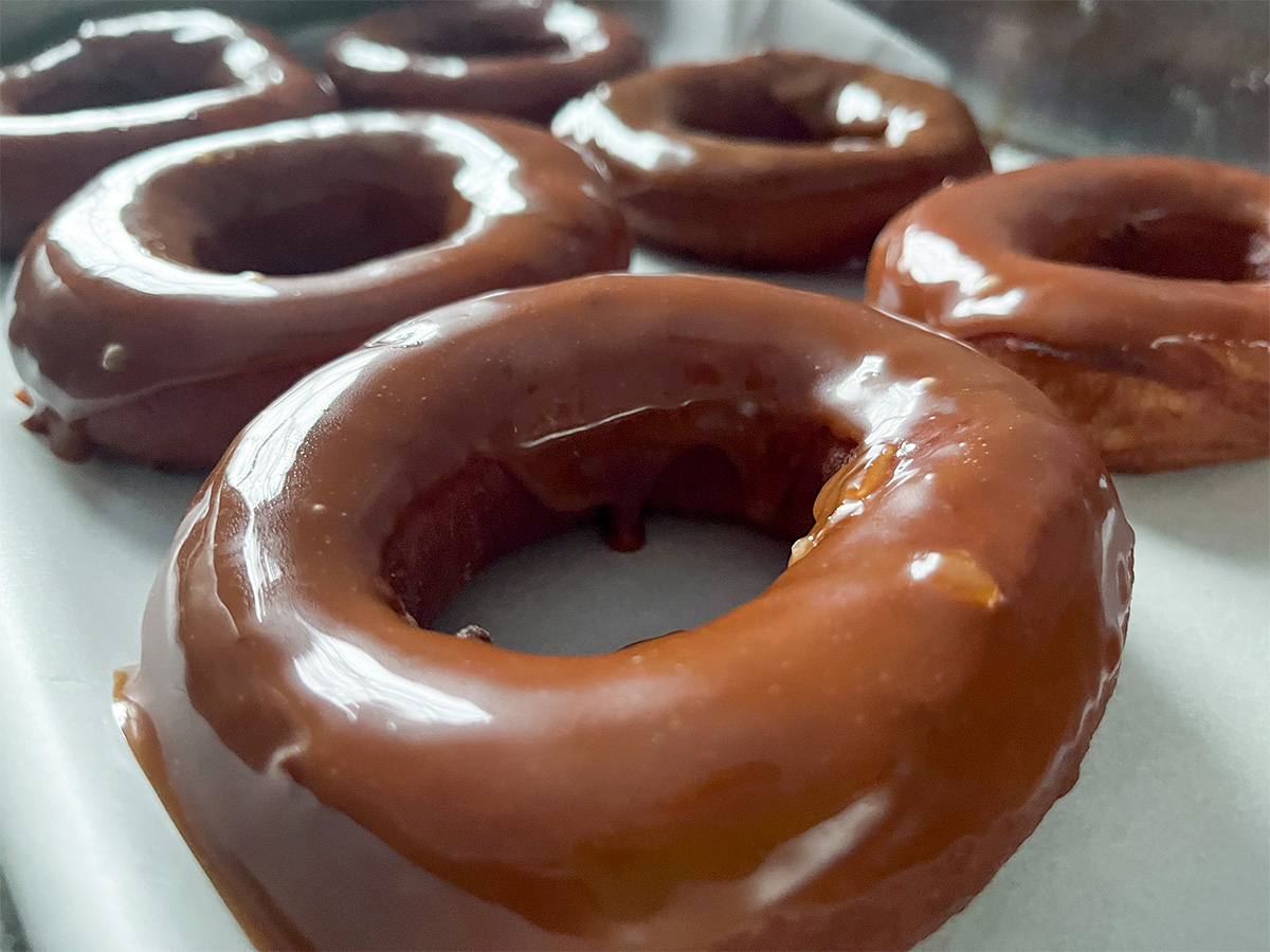 Beignes à la levure à la façon de Jehane Benoît | Bob le Chef