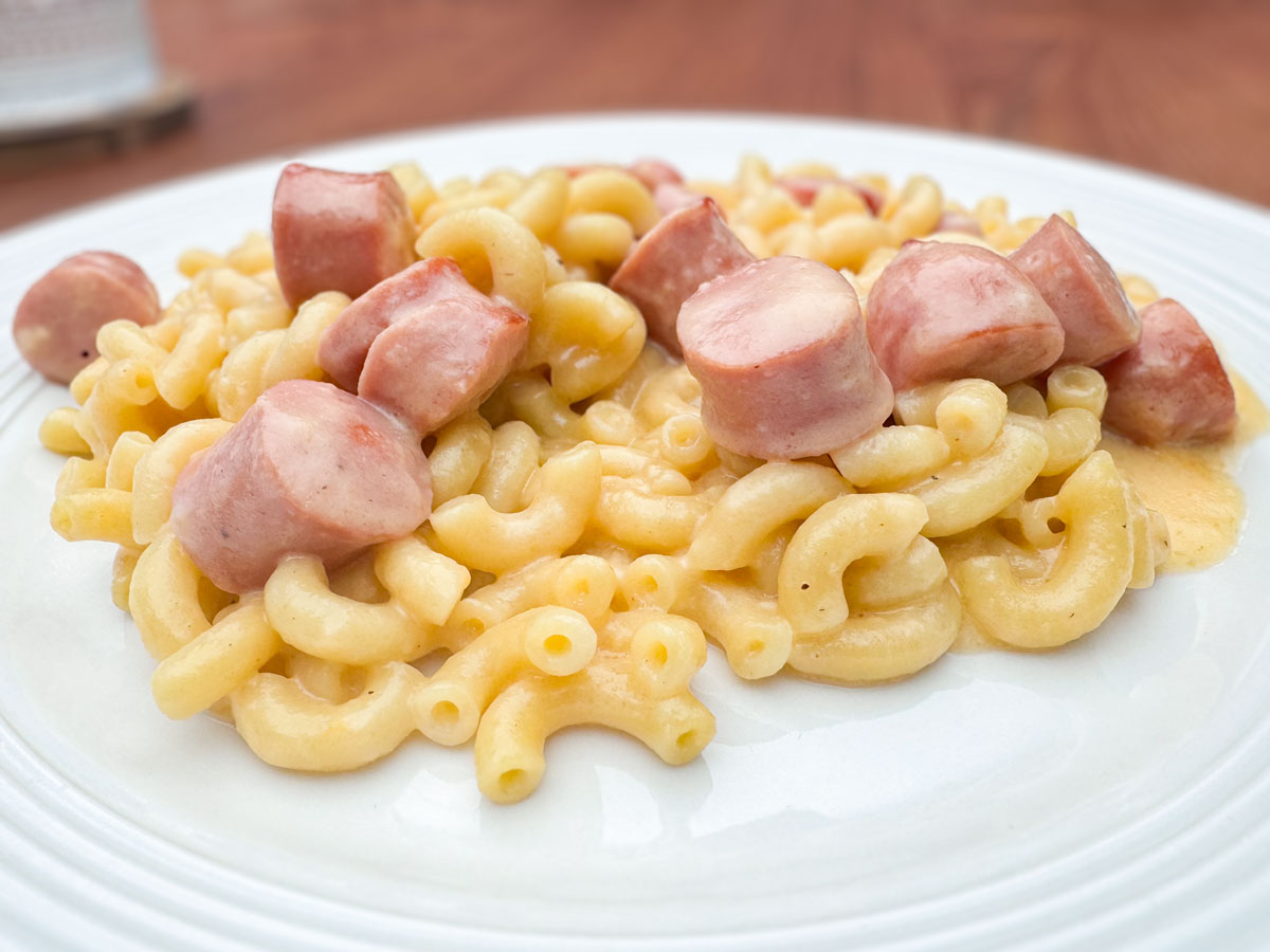 Mac n’ cheese aux saucisses hot-dog | Bob le Chef
